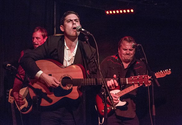 Luke Elliot With The Salmon Smokers | Artist Pictures Blog